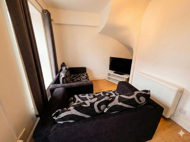 1 bedroom end of terrace house to rent