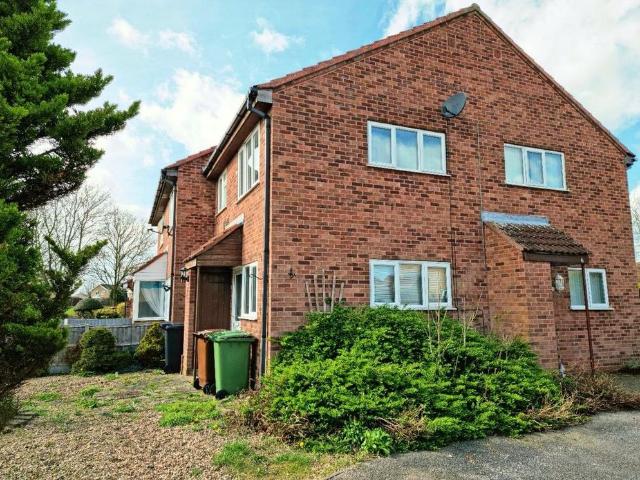 1 bedroom end of terrace house to rent