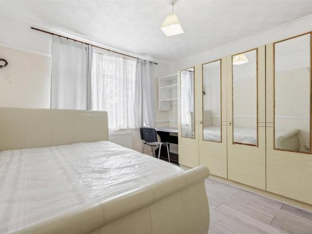 1 bedroom end of terrace house to rent