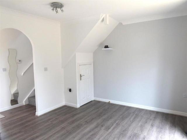 1 bedroom end of terrace house to rent