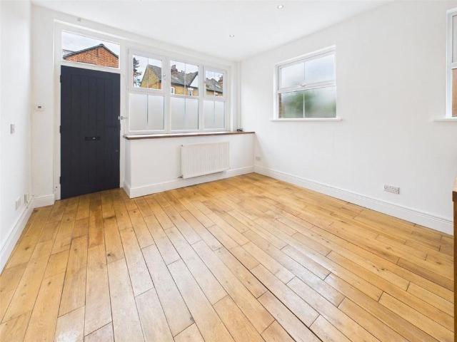 1 bedroom end of terrace house to rent