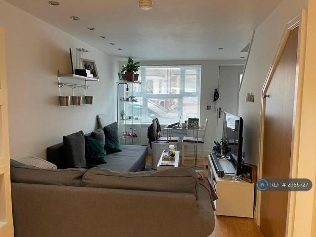 1 bedroom end of terrace house to rent