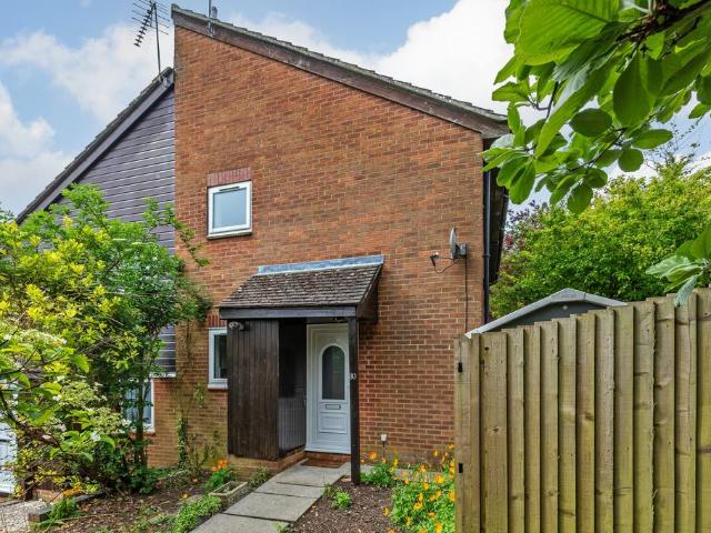 1 bedroom end of terrace house to rent