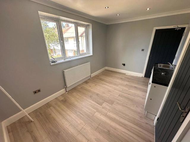 1 bedroom end of terrace house to rent