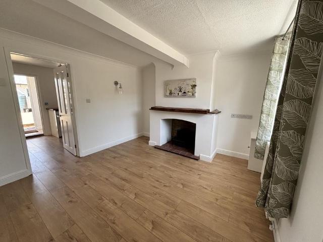 1 bedroom end of terrace house to rent