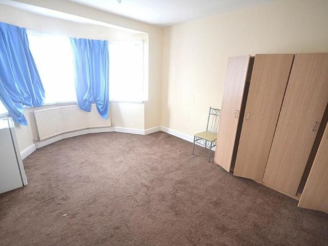 1 bedroom end of terrace house to rent