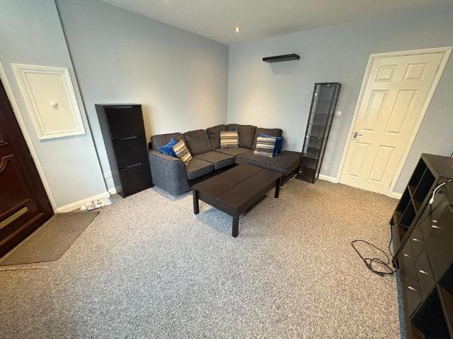 1 bedroom end of terrace house to rent
