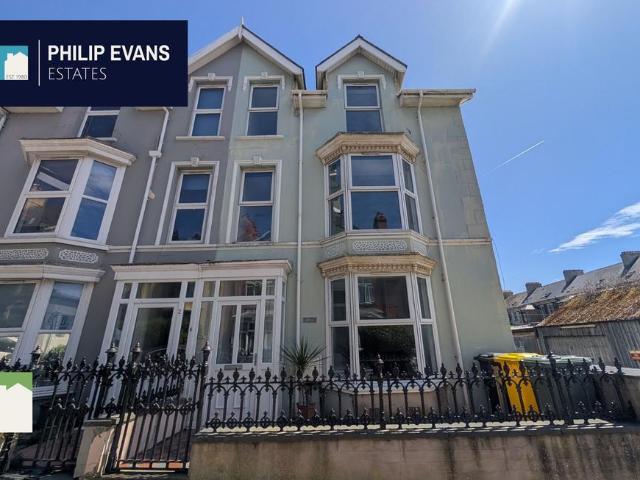 1 bedroom end of terrace house to rent