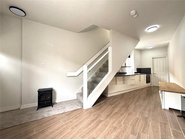 1 bedroom end of terrace house to rent
