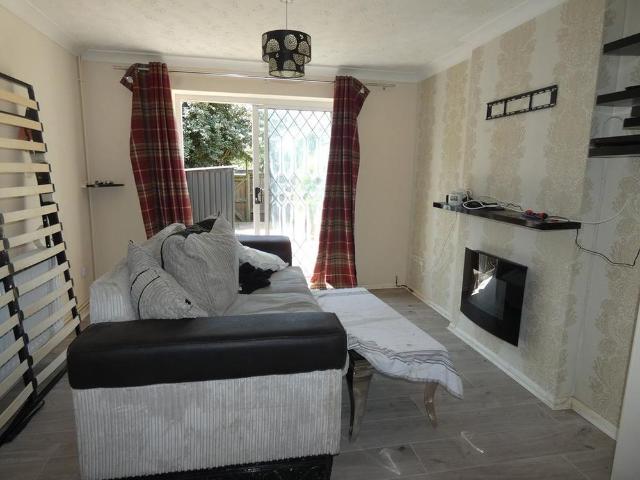 1 bedroom end of terrace house to rent