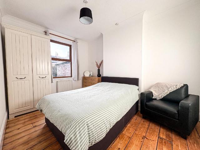 1 bedroom end of terrace house to rent