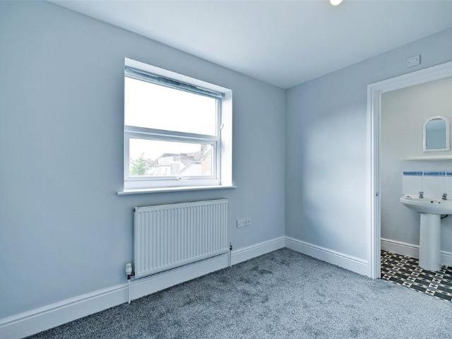 1 bedroom end of terrace house to rent