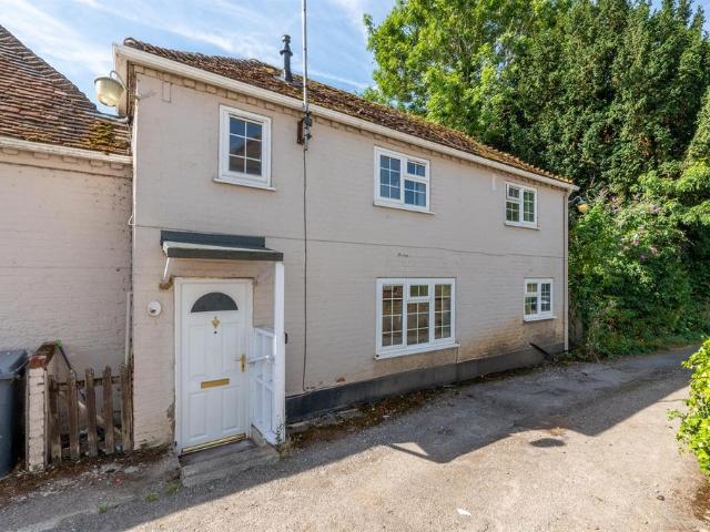 1 bedroom end of terrace house to rent