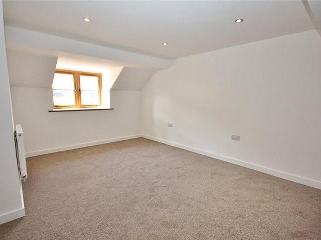 1 bedroom end of terrace house to rent