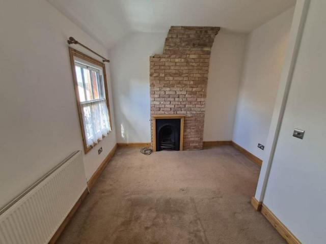 1 bedroom end of terrace house to rent