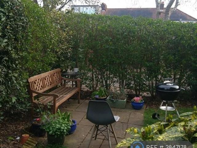 1 bedroom end of terrace house to rent