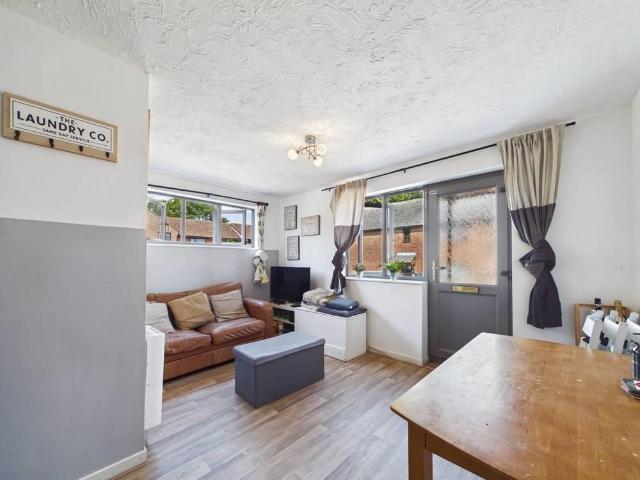 1 bedroom end of terrace house to rent