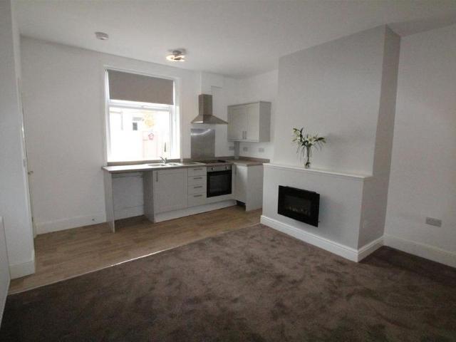 1 bedroom end of terrace house to rent