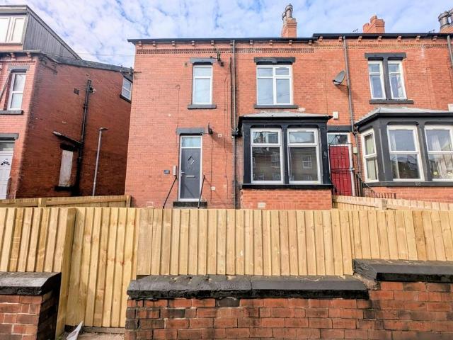 1 bedroom end of terrace house to rent