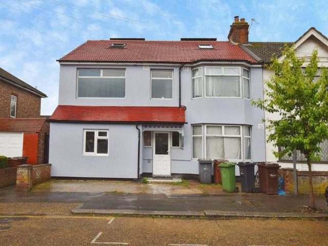 1 bedroom end of terrace house to rent
