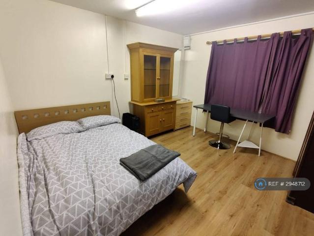 1 bedroom end of terrace house to rent
