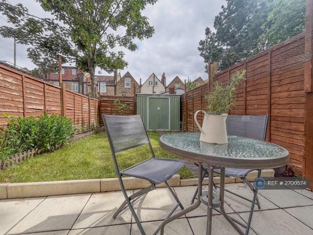 1 bedroom end of terrace house to rent