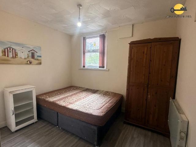 1 bedroom end of terrace house to rent