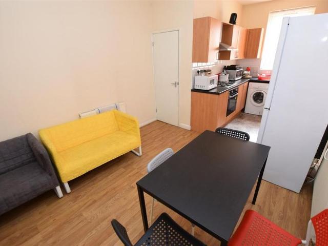 1 bedroom end of terrace house to rent