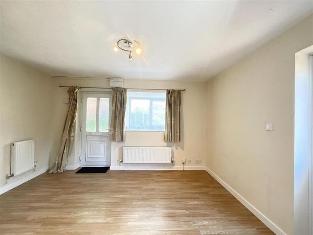 1 bedroom end of terrace house to rent