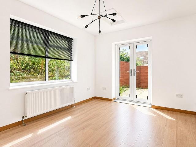 1 bedroom end of terrace house to rent