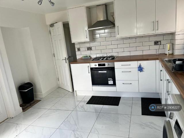 1 bedroom end of terrace house to rent