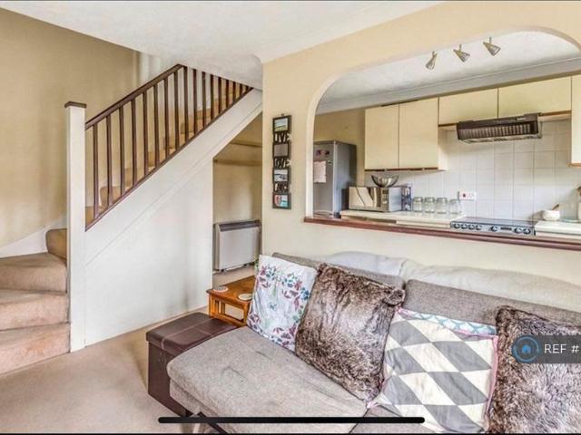 1 bedroom end of terrace house to rent