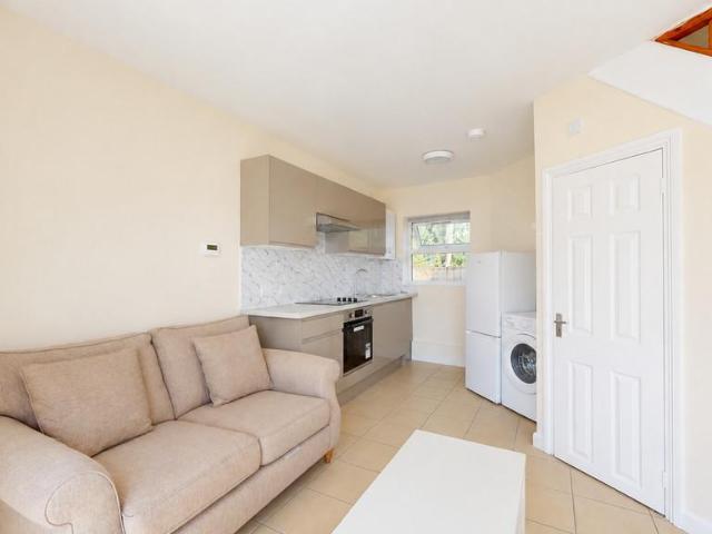 1 bedroom end of terrace house to rent