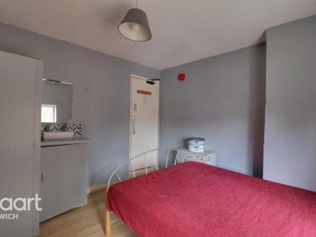 1 bedroom end of terrace house to rent