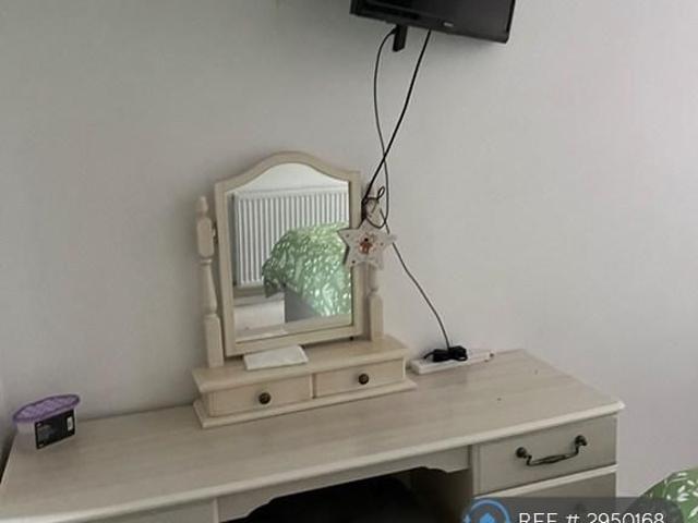 1 bedroom in a house share to rent
