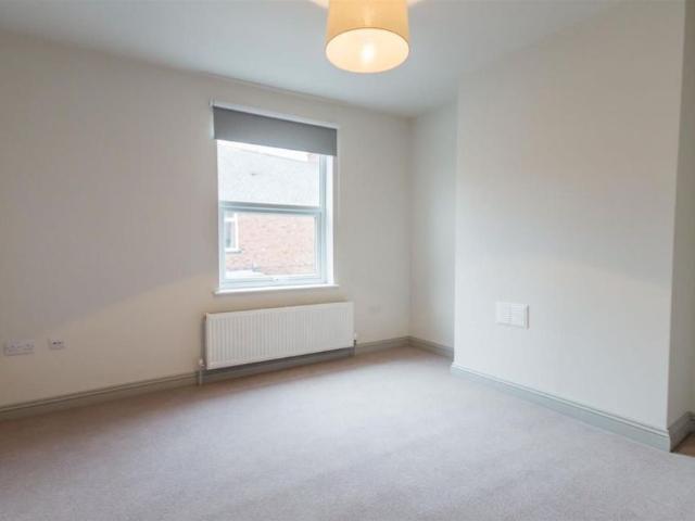 1 bedroom end of terrace house to rent