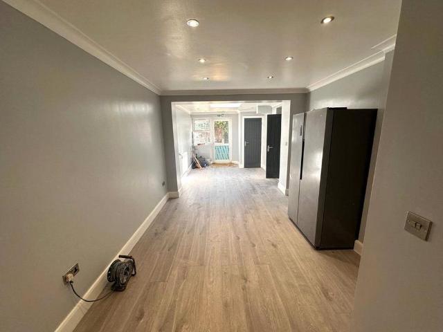 1 bedroom end of terrace house to rent