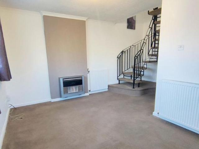 1 bedroom end of terrace house to rent