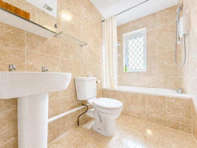 1 bedroom end of terrace house to rent