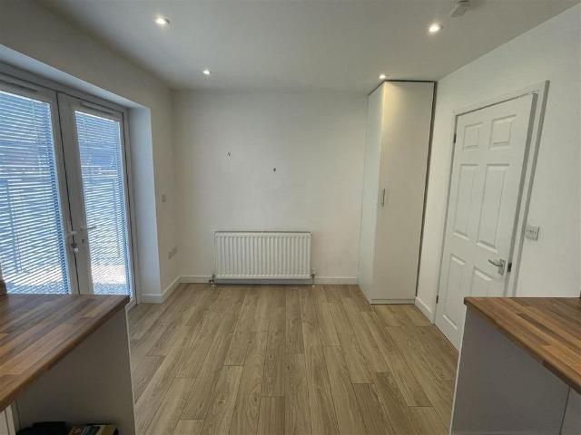 1 bedroom end of terrace house to rent