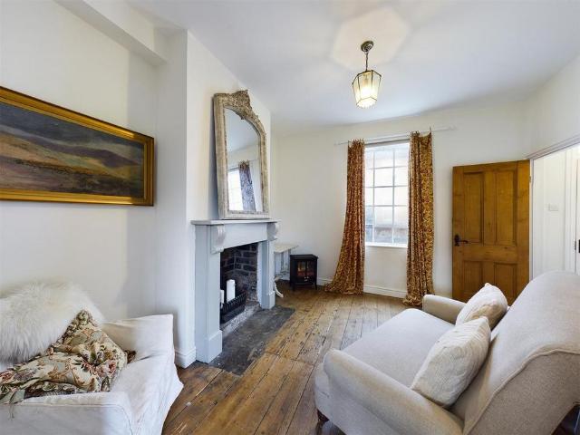 1 bedroom end of terrace house to rent