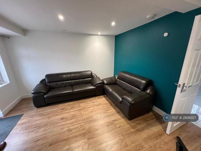 1 bedroom end of terrace house to rent