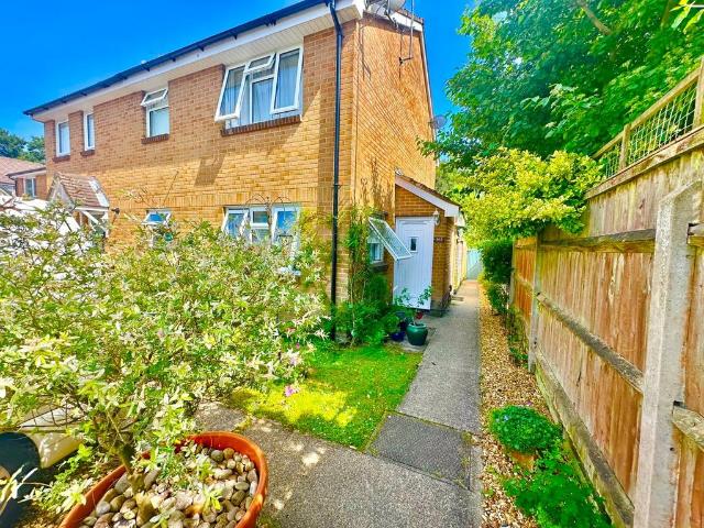 1 bedroom end of terrace house to rent