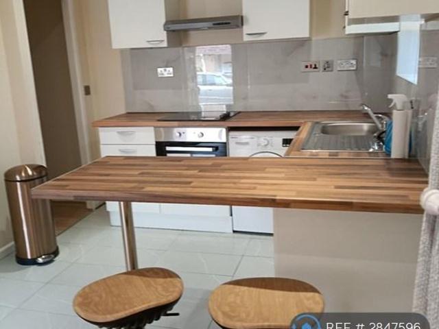 1 bedroom end of terrace house to rent