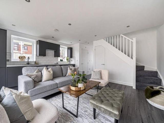 1 bedroom end of terrace house to rent