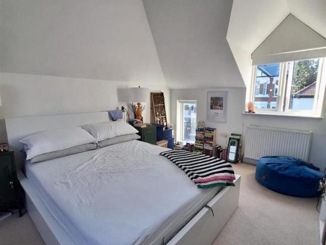 1 bedroom end of terrace house to rent
