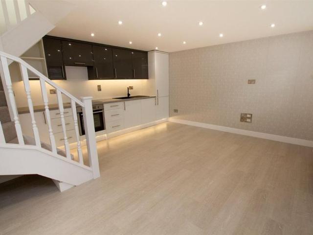 1 bedroom end of terrace house to rent