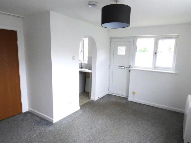 1 bedroom end of terrace house to rent