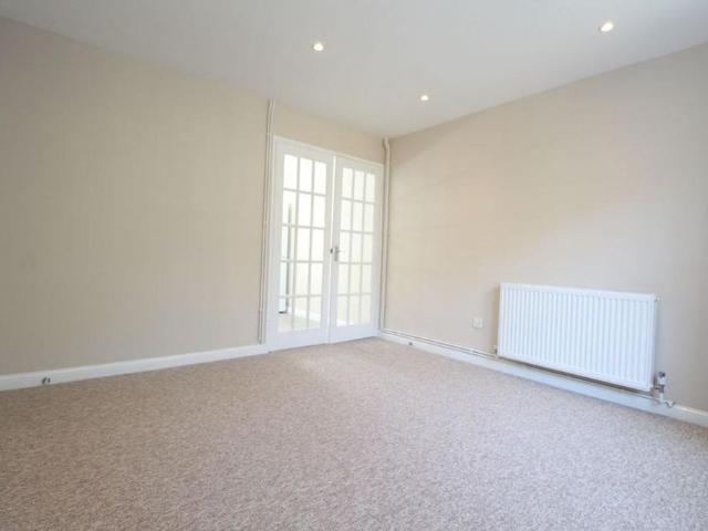 1 bedroom end of terrace house to rent