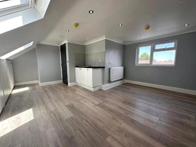 1 bedroom end of terrace house to rent
